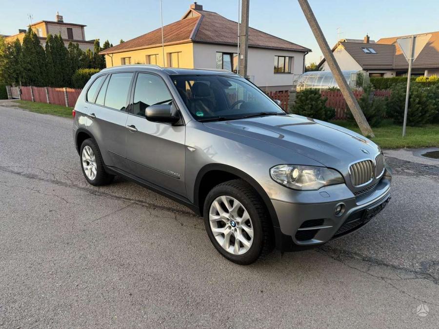 Grey BMW X5 2012 in Marijampole, with an engine capacity of 2.99 L and mileage of 258 thousand km for 9800 €, photo 5 on AUTOMOTO.COM.LV
