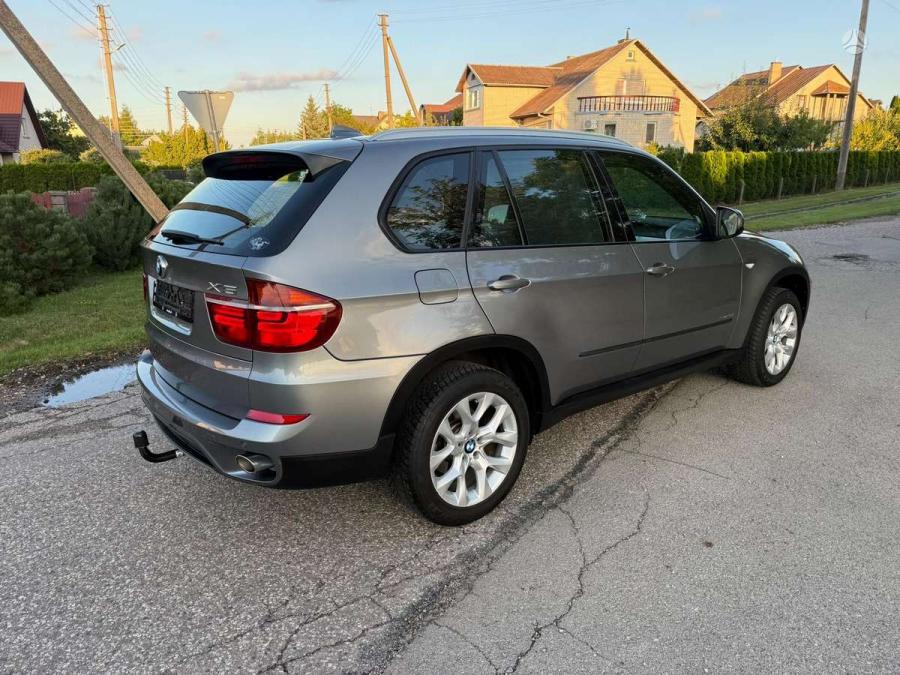Grey BMW X5 2012 in Marijampole, with an engine capacity of 2.99 L and mileage of 258 thousand km for 9800 €, photo 7 on AUTOMOTO.COM.LV