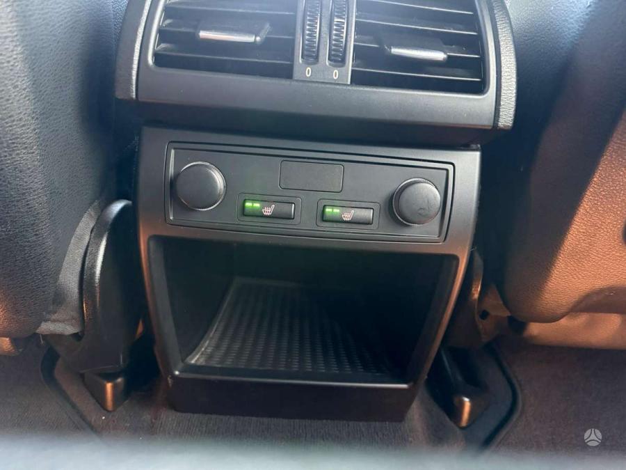 Grey BMW X5 2012 in Marijampole, with an engine capacity of 2.99 L and mileage of 258 thousand km for 9800 €, photo 15 on AUTOMOTO.COM.LV