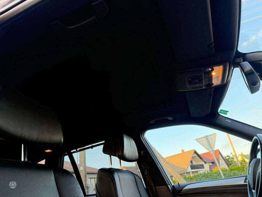 Grey BMW X5 2012 in Marijampole, with an engine capacity of 2.99 L and mileage of 258 thousand km for 9800 €, photo 16 on AUTOMOTO.COM.LV