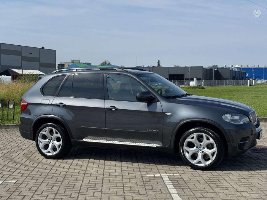 Grey BMW X5 2012 in Kaunas, with an engine capacity of 3.00 L and mileage of 232 thousand km for 13500 €, photo 3 on AUTOMOTO.COM.LV