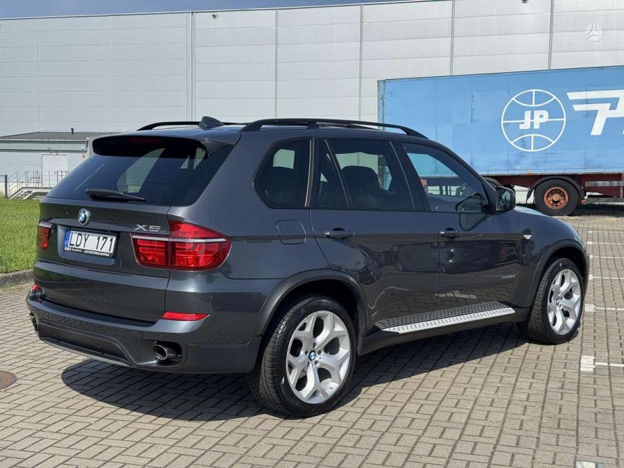 Grey BMW X5 2012 in Kaunas, with an engine capacity of 3.00 L and mileage of 232 thousand km for 13500 €, photo 5 on AUTOMOTO.COM.LV