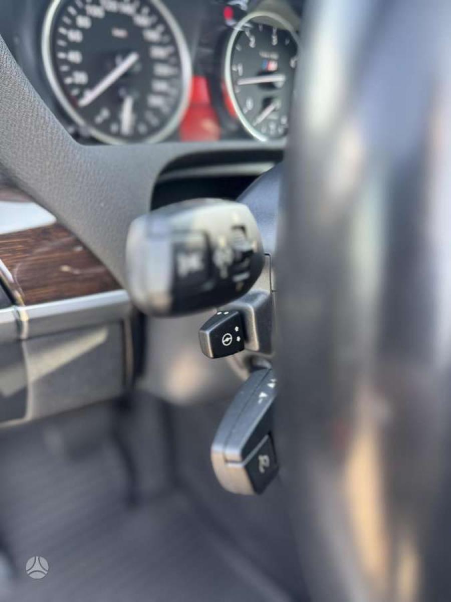 Grey BMW X5 2012 in Kaunas, with an engine capacity of 3.00 L and mileage of 232 thousand km for 13500 €, photo 12 on AUTOMOTO.COM.LV
