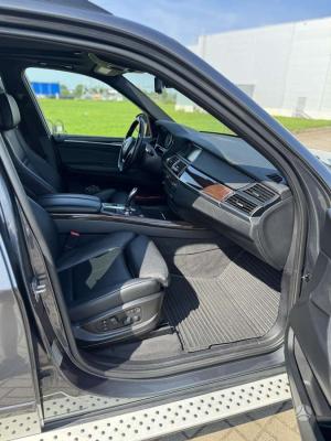 Grey BMW X5 2012 in Kaunas, with an engine capacity of 3.00 L and mileage of 232 thousand km for 13500 €, photo 21 on AUTOMOTO.COM.LV