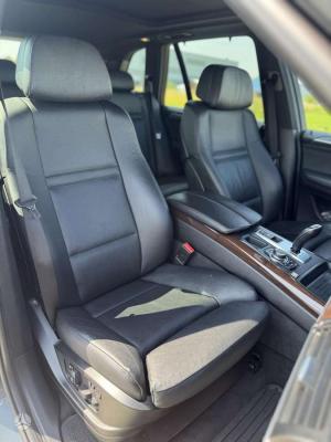 Grey BMW X5 2012 in Kaunas, with an engine capacity of 3.00 L and mileage of 232 thousand km for 13500 €, photo 22 on AUTOMOTO.COM.LV