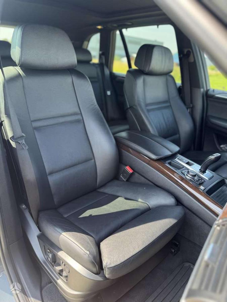Grey BMW X5 2012 in Kaunas, with an engine capacity of 3.00 L and mileage of 232 thousand km for 13500 €, photo 22 on AUTOMOTO.COM.LV
