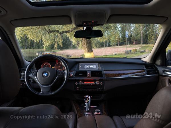 Pelēks BMW X5 2012 Valga, ar dzinēja tilpumu 3.00 L un nobraukumu 330 tūkst. km par 9999 €, foto 9 vietnē AUTOMOTO.COM.LV
