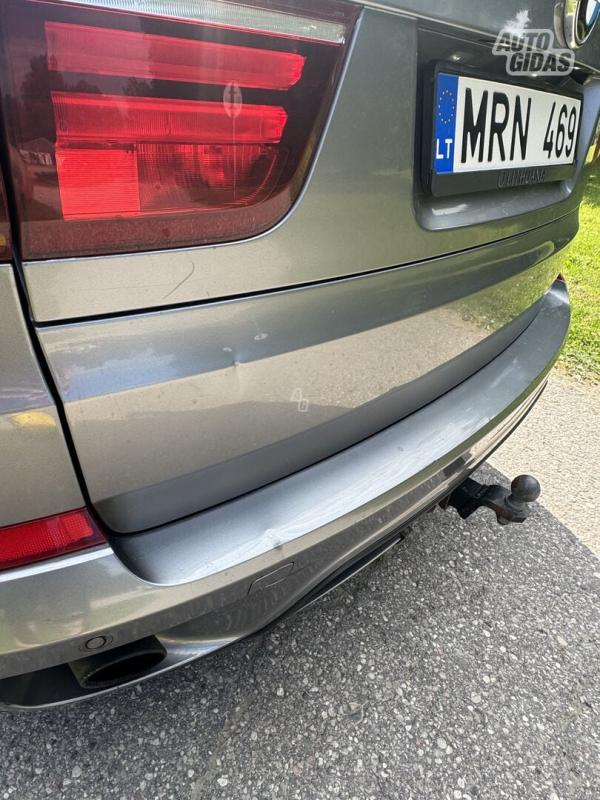 Grey BMW X5 2012 in Siauliai, with an engine capacity of 3.00 L and mileage of 252 thousand km for 11900 €, photo 4 on AUTOMOTO.COM.LV