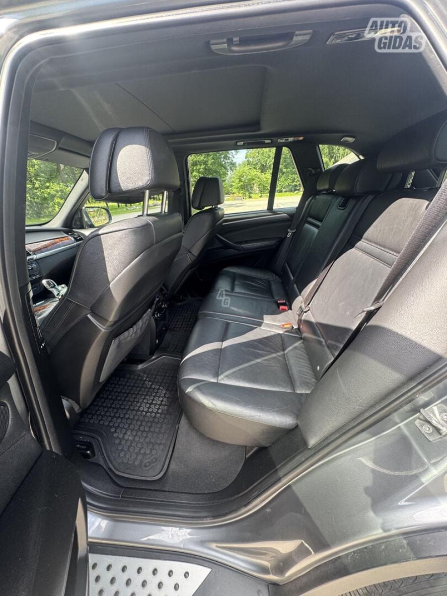 Pelēks BMW X5 2012 Šauļi, ar dzinēja tilpumu 3.00 L un nobraukumu 252 tūkst. km par 11900 €, foto 14 vietnē AUTOMOTO.COM.LV