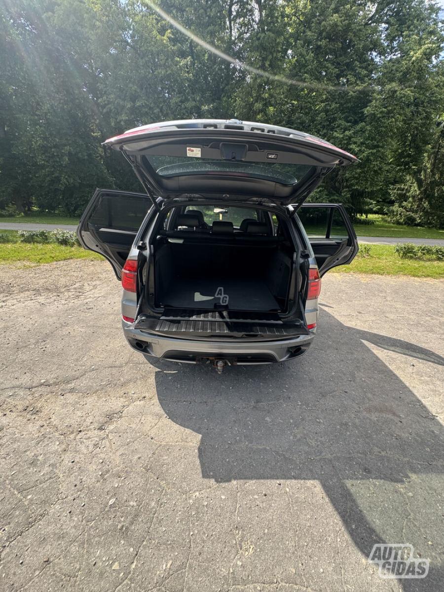 Pelēks BMW X5 2012 Šauļi, ar dzinēja tilpumu 3.00 L un nobraukumu 252 tūkst. km par 11900 €, foto 16 vietnē AUTOMOTO.COM.LV