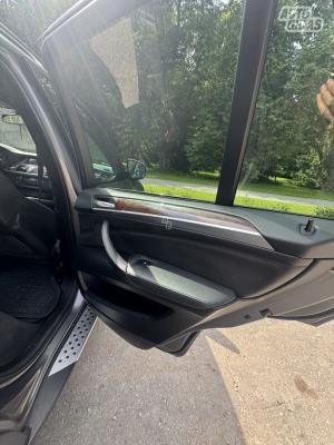Pelēks BMW X5 2012 Šauļi, ar dzinēja tilpumu 3.00 L un nobraukumu 252 tūkst. km par 11900 €, foto 18 vietnē AUTOMOTO.COM.LV