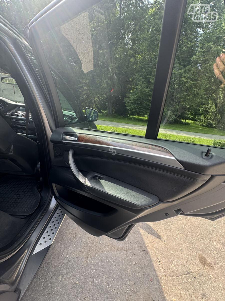 Pelēks BMW X5 2012 Šauļi, ar dzinēja tilpumu 3.00 L un nobraukumu 252 tūkst. km par 11900 €, foto 18 vietnē AUTOMOTO.COM.LV
