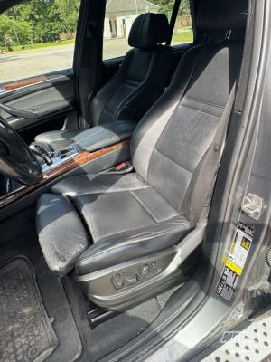Pelēks BMW X5 2012 Šauļi, ar dzinēja tilpumu 3.00 L un nobraukumu 252 tūkst. km par 11900 €, foto 25 vietnē AUTOMOTO.COM.LV