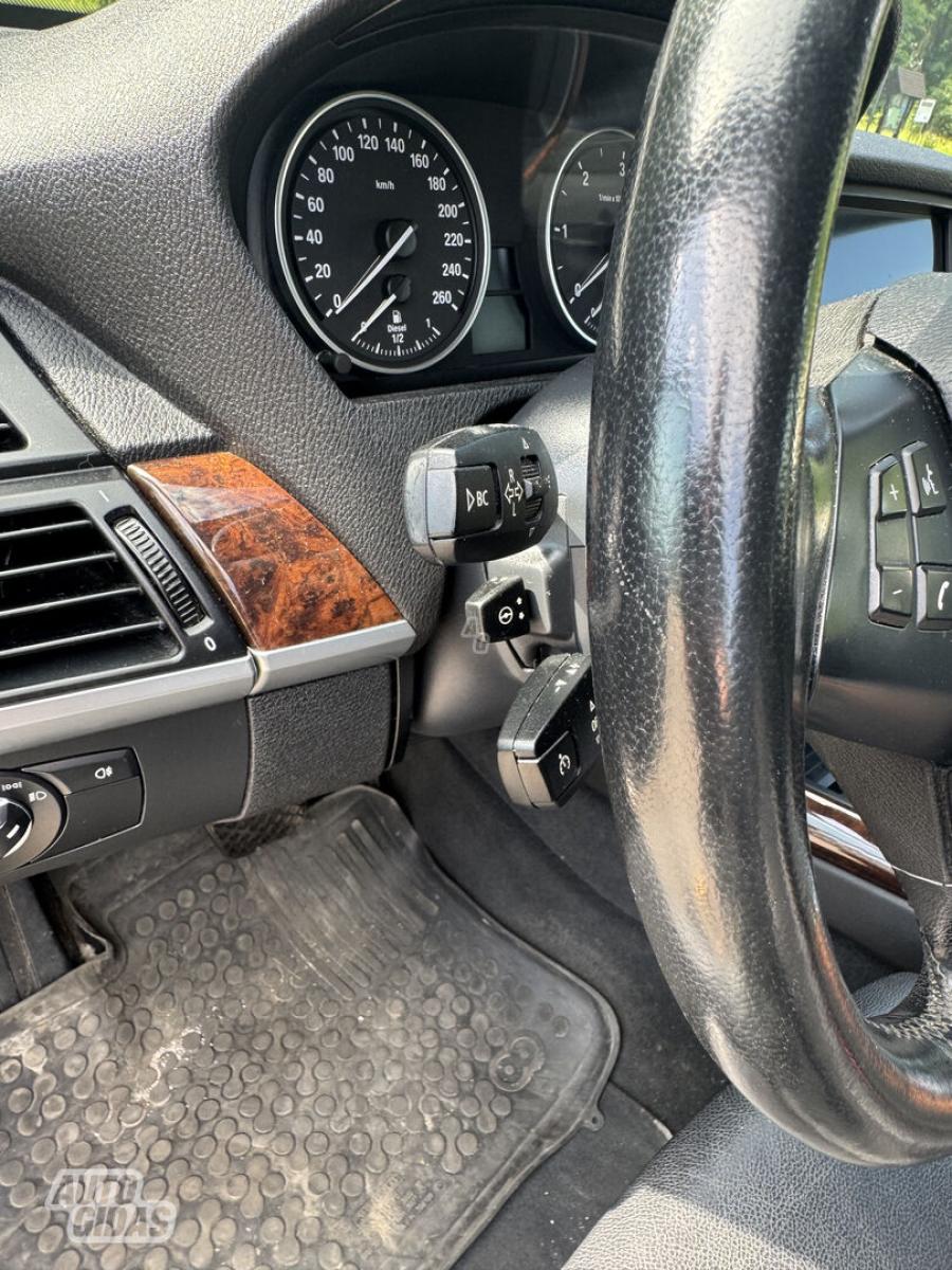 Pelēks BMW X5 2012 Šauļi, ar dzinēja tilpumu 3.00 L un nobraukumu 252 tūkst. km par 11900 €, foto 27 vietnē AUTOMOTO.COM.LV