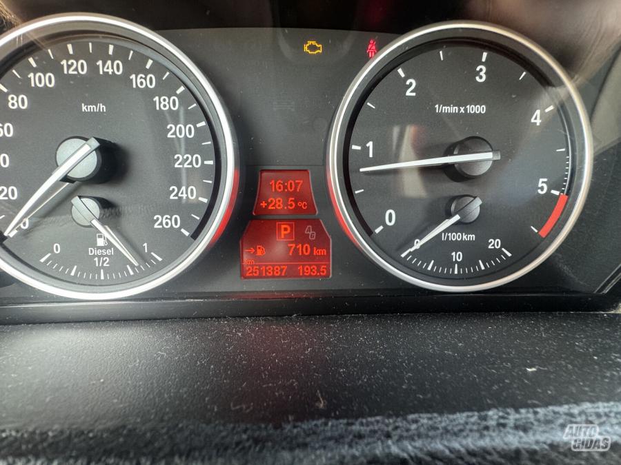 Pelēks BMW X5 2012 Šauļi, ar dzinēja tilpumu 3.00 L un nobraukumu 252 tūkst. km par 11900 €, foto 33 vietnē AUTOMOTO.COM.LV