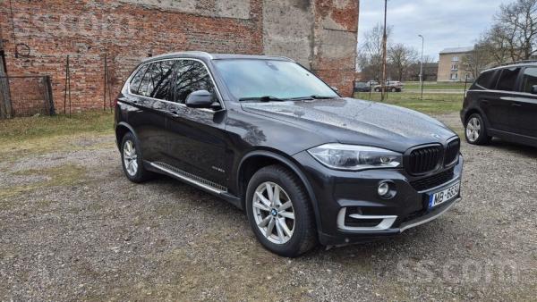 Pelēks BMW X5 2013 Liepāja, ar dzinēja tilpumu 3.00 L un nobraukumu 386 tūkst. km par 14250 €, foto 2 vietnē AUTOMOTO.COM.LV