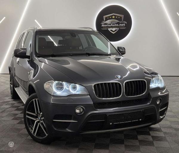 Grey BMW X5 2013 in Marijampole, with an engine capacity of 2.99 L and mileage of 312 thousand km for 10950 €, photo 1 on AUTOMOTO.COM.LV