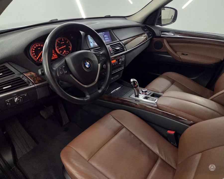Pelēks BMW X5 2013 Marijampole, ar dzinēja tilpumu 2.99 L un nobraukumu 312 tūkst. km par 10950 €, foto 3 vietnē AUTOMOTO.COM.LV