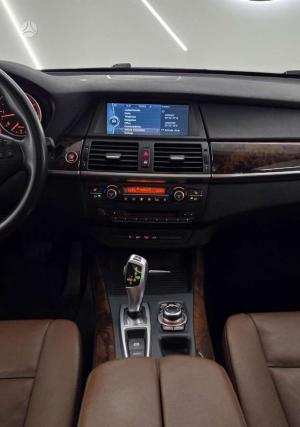 Pelēks BMW X5 2013 Marijampole, ar dzinēja tilpumu 2.99 L un nobraukumu 312 tūkst. km par 10950 €, foto 11 vietnē AUTOMOTO.COM.LV