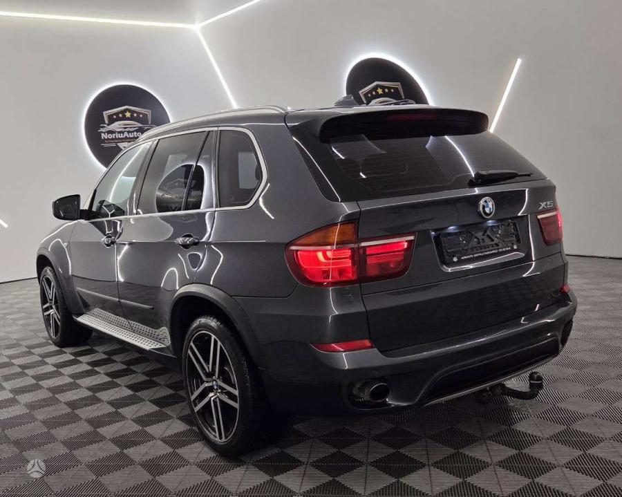 Pelēks BMW X5 2013 Marijampole, ar dzinēja tilpumu 2.99 L un nobraukumu 312 tūkst. km par 10950 €, foto 20 vietnē AUTOMOTO.COM.LV