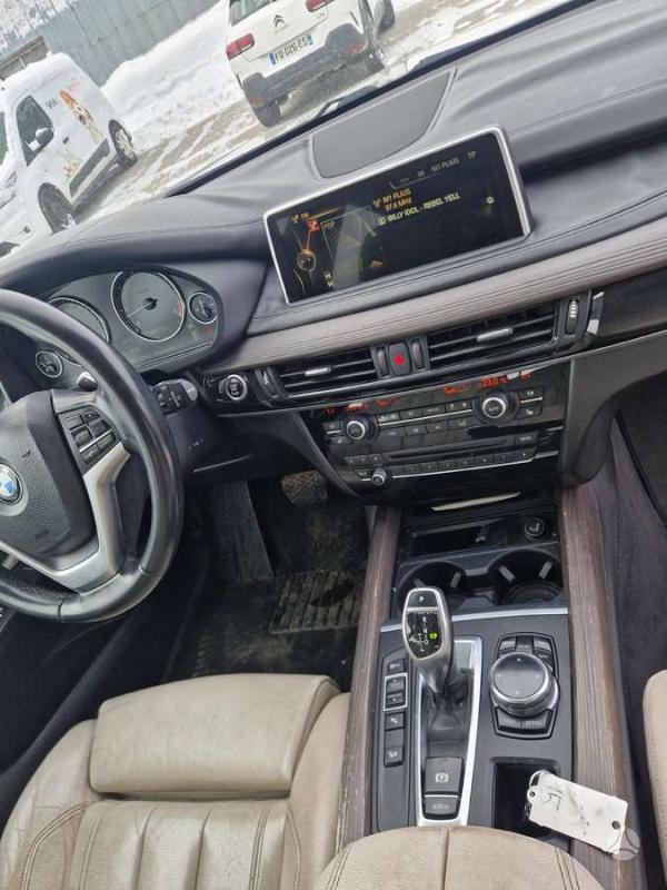 Grey BMW X5 2013 in Kaunas, with an engine capacity of 2.99 L and mileage of 341 thousand km for 12900 €, photo 8 on AUTOMOTO.COM.LV