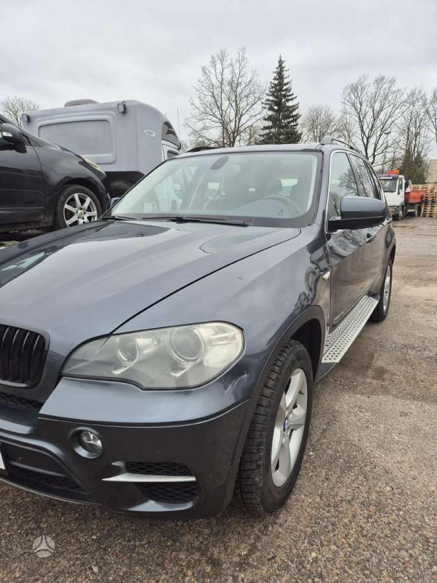 Pelēks BMW X5 2013 Kauņa, ar dzinēja tilpumu 2.99 L un nobraukumu 246 tūkst. km par 9350 €, foto 2 vietnē AUTOMOTO.COM.LV