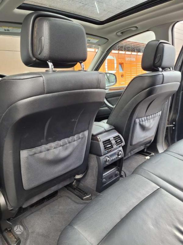 Grey BMW X5 2013 in Kaunas, with an engine capacity of 2.99 L and mileage of 246 thousand km for 9350 €, photo 8 on AUTOMOTO.COM.LV