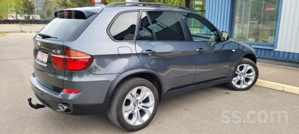 Grey BMW X5 2013 in Riga, with an engine capacity of 3.00 L and mileage of 0 thousand km for 13990 €, photo 3 on AUTOMOTO.COM.LV