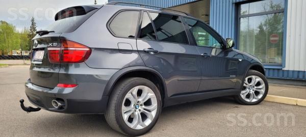 Grey BMW X5 2013 in Riga, with an engine capacity of 3.00 L and mileage of 0 thousand km for 13990 €, photo 4 on AUTOMOTO.COM.LV