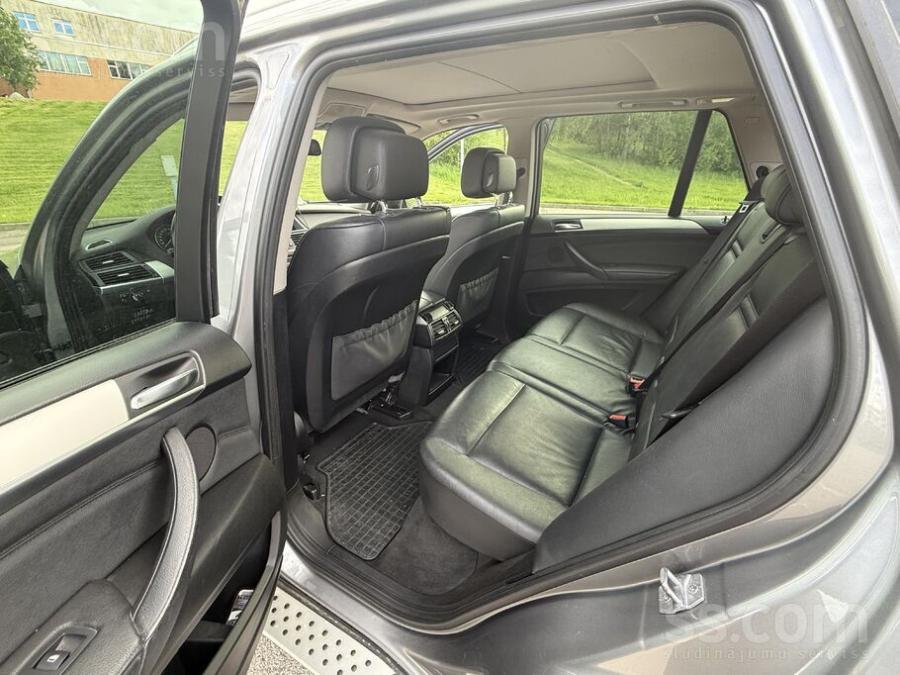 Pelēks BMW X5 2013 Krāslava, ar dzinēja tilpumu 3.00 L un nobraukumu 297 tūkst. km par 14000 €, foto 10 vietnē AUTOMOTO.COM.LV