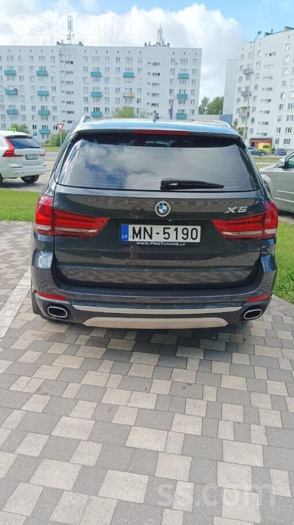 Pelēks BMW X5 2013 Jelgava, ar dzinēja tilpumu 3.00 L un nobraukumu 198 tūkst. km par 18000 €, foto 2 vietnē AUTOMOTO.COM.LV