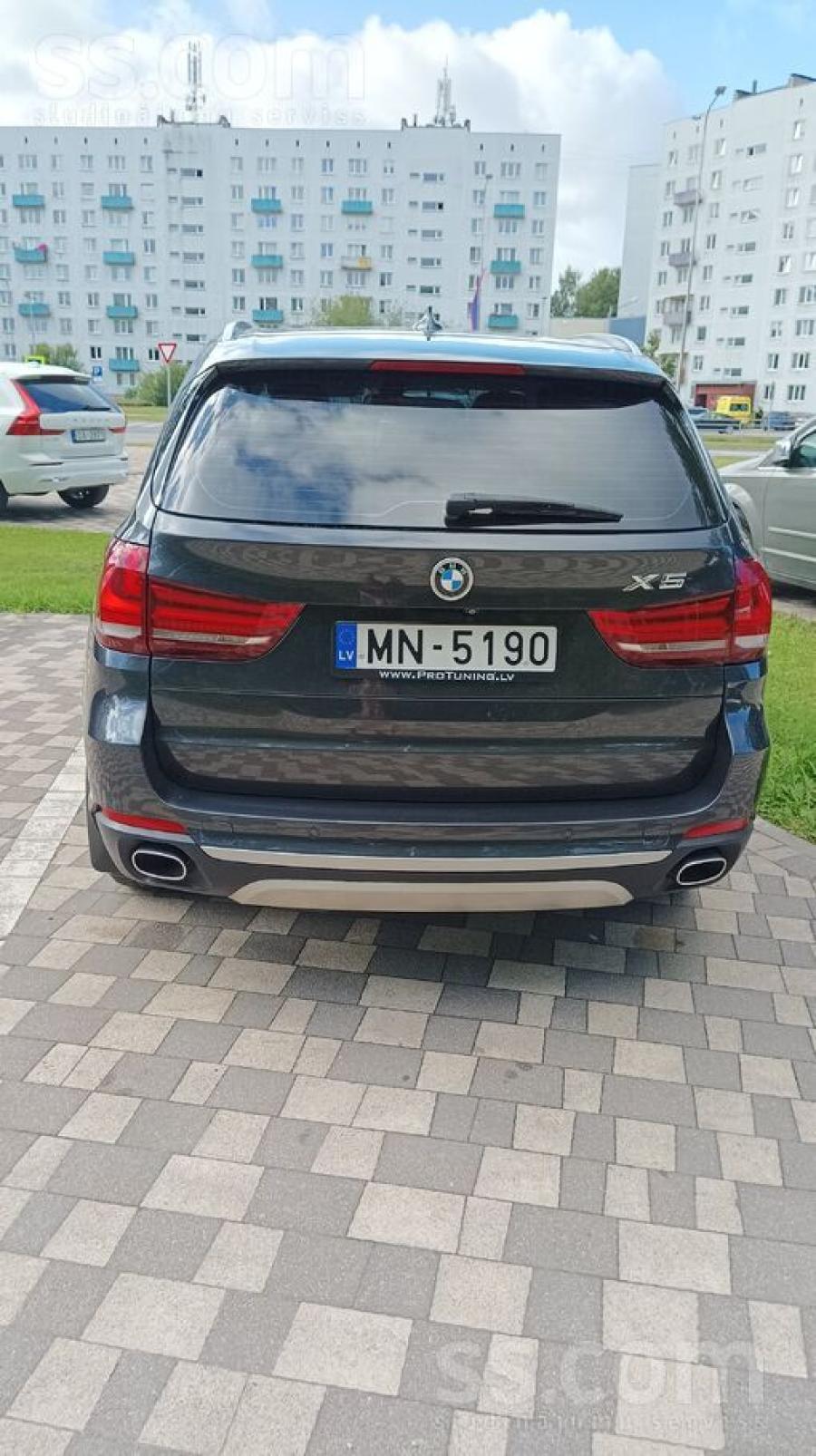 Grey BMW X5 2013 in Jelgava, with an engine capacity of 3.00 L and mileage of 198 thousand km for 18000 €, photo 3 on AUTOMOTO.COM.LV