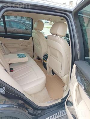 Grey BMW X5 2013 in Jelgava, with an engine capacity of 3.00 L and mileage of 198 thousand km for 18000 €, photo 5 on AUTOMOTO.COM.LV