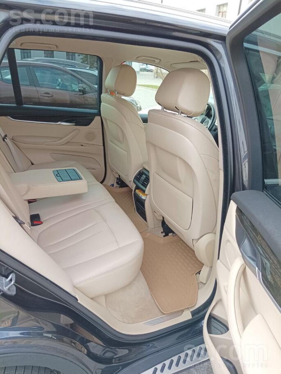 Grey BMW X5 2013 in Jelgava, with an engine capacity of 3.00 L and mileage of 198 thousand km for 18000 €, photo 5 on AUTOMOTO.COM.LV