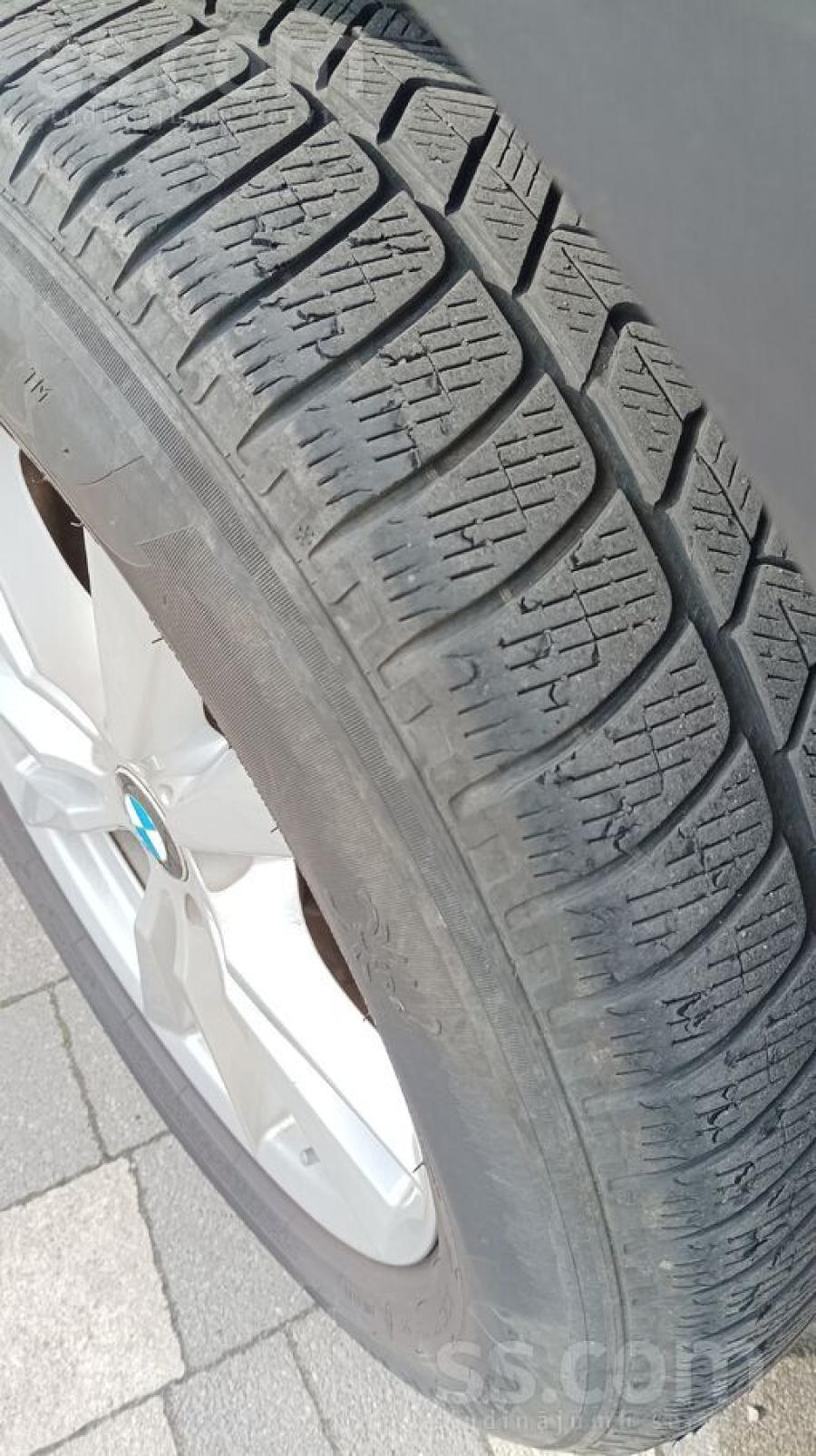 Grey BMW X5 2013 in Jelgava, with an engine capacity of 3.00 L and mileage of 198 thousand km for 18000 €, photo 6 on AUTOMOTO.COM.LV