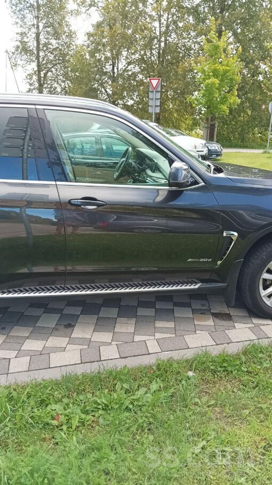 Grey BMW X5 2013 in Jelgava, with an engine capacity of 3.00 L and mileage of 198 thousand km for 18000 €, photo 8 on AUTOMOTO.COM.LV