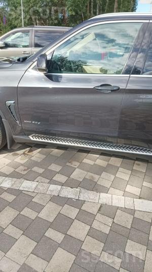 Grey BMW X5 2013 in Jelgava, with an engine capacity of 3.00 L and mileage of 198 thousand km for 18000 €, photo 11 on AUTOMOTO.COM.LV