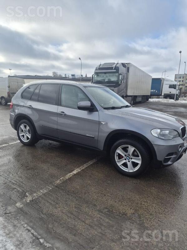 Grey BMW X5 2013 in Jekabpils, with an engine capacity of 3.00 L and mileage of 217 thousand km for 9500 €, photo 3 on AUTOMOTO.COM.LV