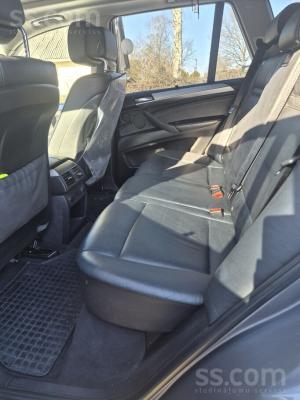 Grey BMW X5 2013 in Jekabpils, with an engine capacity of 3.00 L and mileage of 217 thousand km for 9500 €, photo 8 on AUTOMOTO.COM.LV