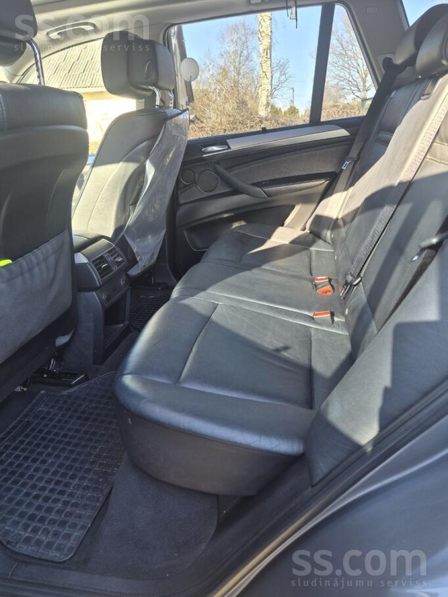 Grey BMW X5 2013 in Jekabpils, with an engine capacity of 3.00 L and mileage of 217 thousand km for 9500 €, photo 8 on AUTOMOTO.COM.LV