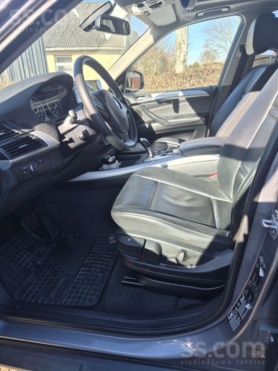 Grey BMW X5 2013 in Jekabpils, with an engine capacity of 3.00 L and mileage of 217 thousand km for 9500 €, photo 10 on AUTOMOTO.COM.LV