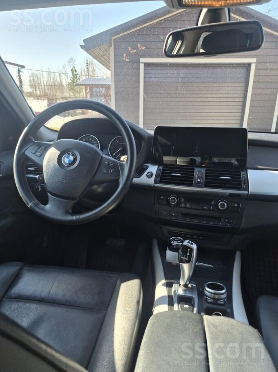 Grey BMW X5 2013 in Jekabpils, with an engine capacity of 3.00 L and mileage of 217 thousand km for 9500 €, photo 11 on AUTOMOTO.COM.LV