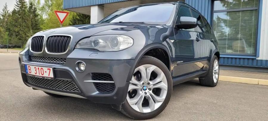 Grey BMW X5 2013 in Riga, with an engine capacity of 3.00 L and mileage of 324 thousand km for 11000 €, photo 3 on AUTOMOTO.COM.LV