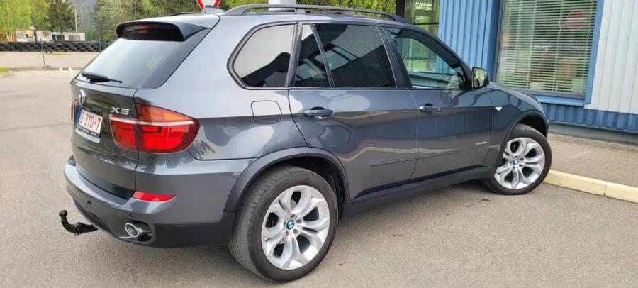 Grey BMW X5 2013 in Riga, with an engine capacity of 3.00 L and mileage of 324 thousand km for 11000 €, photo 4 on AUTOMOTO.COM.LV