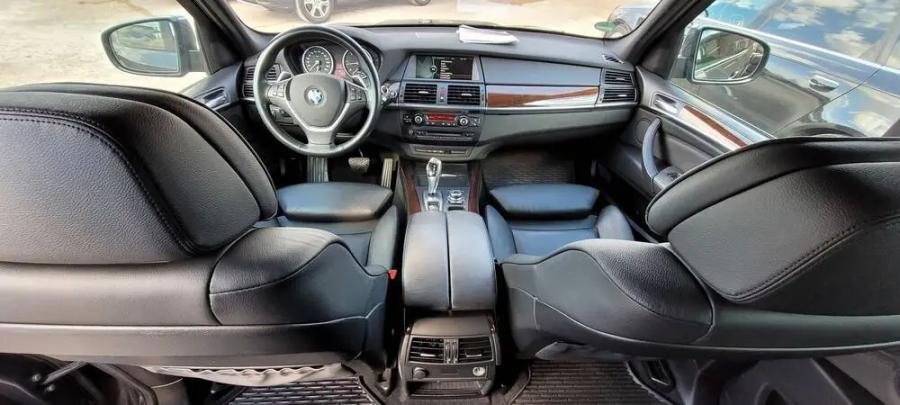 Grey BMW X5 2013 in Riga, with an engine capacity of 3.00 L and mileage of 324 thousand km for 11000 €, photo 13 on AUTOMOTO.COM.LV