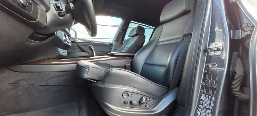 Grey BMW X5 2013 in Riga, with an engine capacity of 3.00 L and mileage of 324 thousand km for 11000 €, photo 15 on AUTOMOTO.COM.LV