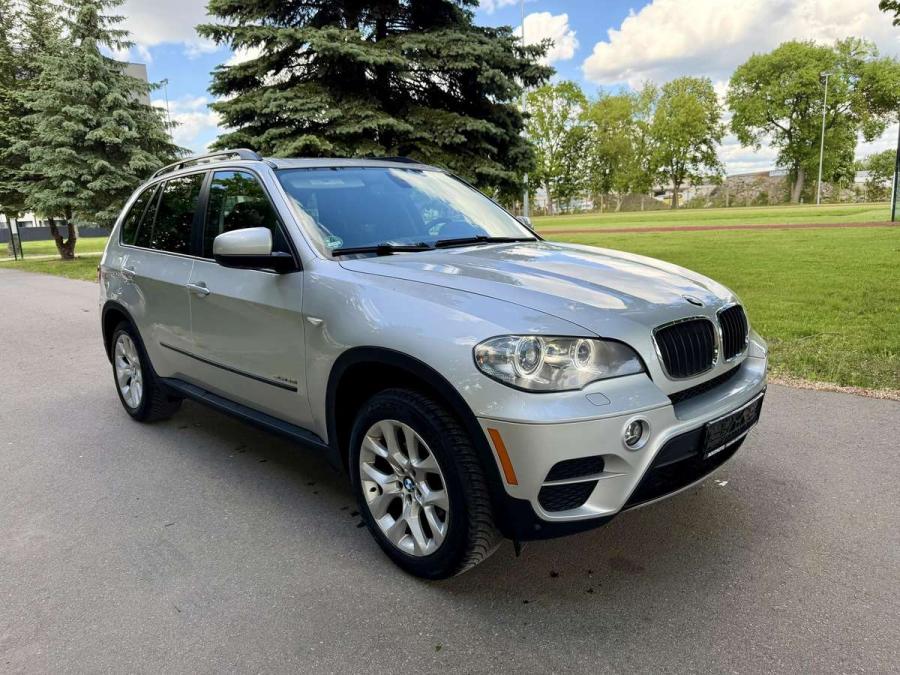 Grey BMW X5 2013 in Kaunas, with an engine capacity of 2.98 L and mileage of 235 thousand km for 7700 €, photo 1 on AUTOMOTO.COM.LV