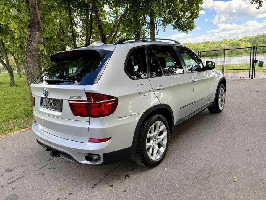 Grey BMW X5 2013 in Kaunas, with an engine capacity of 2.98 L and mileage of 235 thousand km for 7700 €, photo 3 on AUTOMOTO.COM.LV