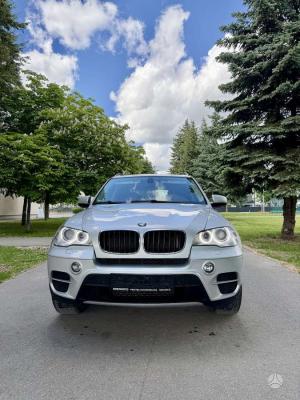 Grey BMW X5 2013 in Kaunas, with an engine capacity of 2.98 L and mileage of 235 thousand km for 7700 €, photo 8 on AUTOMOTO.COM.LV