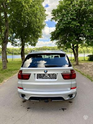 Grey BMW X5 2013 in Kaunas, with an engine capacity of 2.98 L and mileage of 235 thousand km for 7700 €, photo 9 on AUTOMOTO.COM.LV